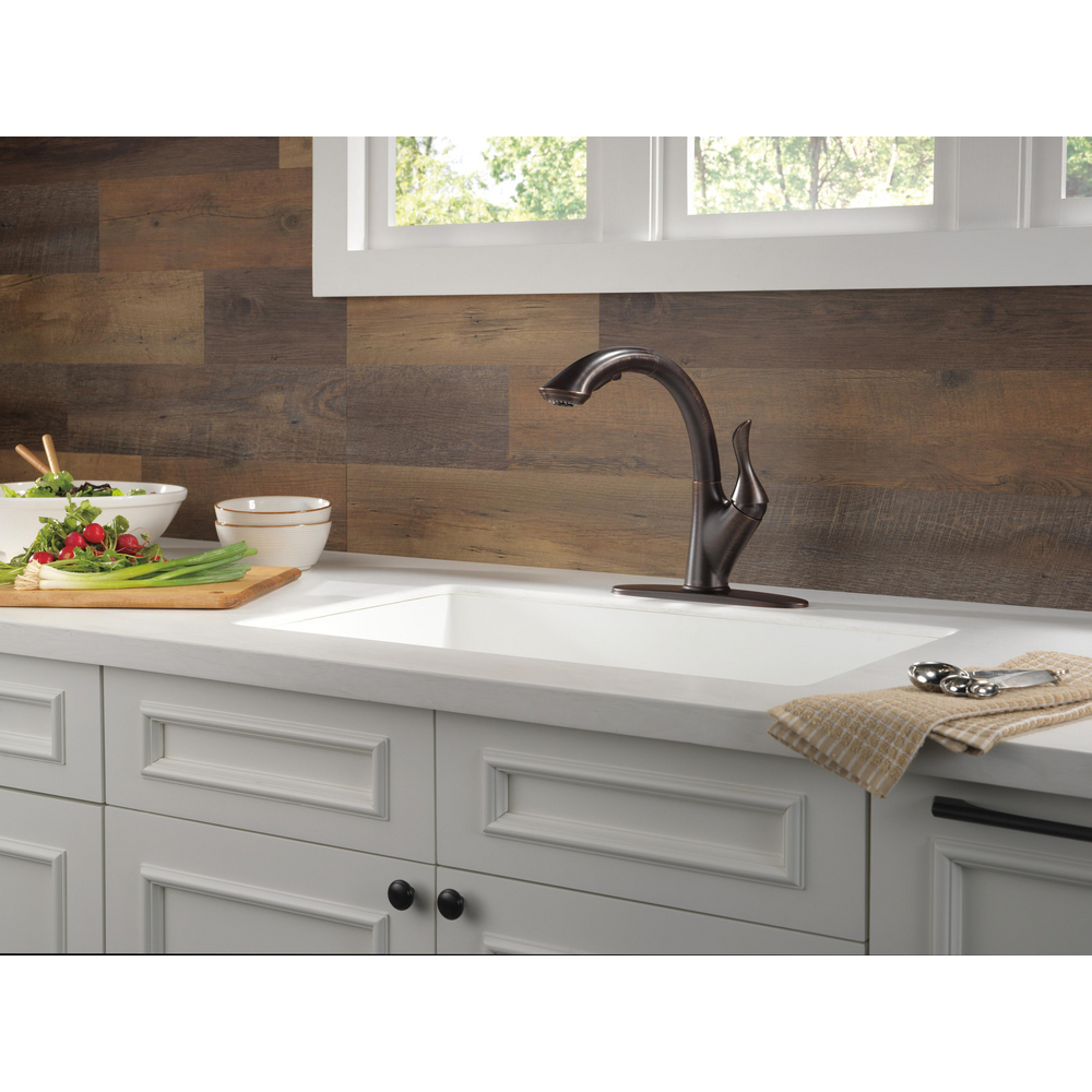 Single Handle Pull-Out Kitchen Faucet 4153-RB-DST | Delta Faucet