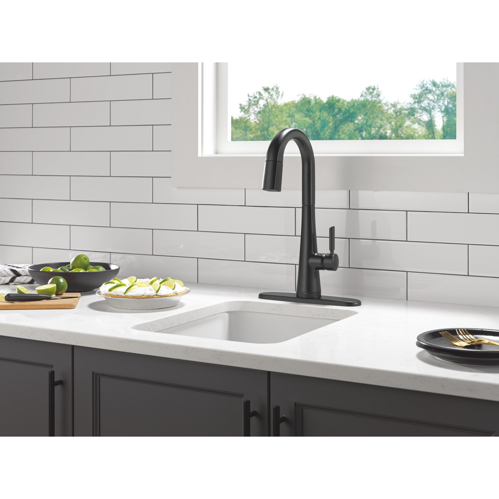 Monrovia Tocuhless Bar Pulldown BL 9991TL-BL-DST | Delta Faucet